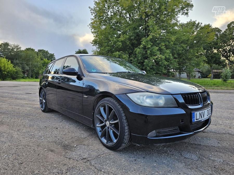 Black BMW 320 2006 in Kaunas, with an engine capacity of 2.00 L and mileage of 303 thousand km for 1499 €, photo 1 on AUTOMOTO.COM.LV