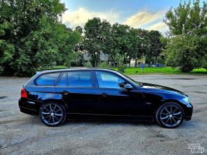Black BMW 320 2006 in Kaunas, with an engine capacity of 2.00 L and mileage of 303 thousand km for 1499 €, photo 4 on AUTOMOTO.COM.LV