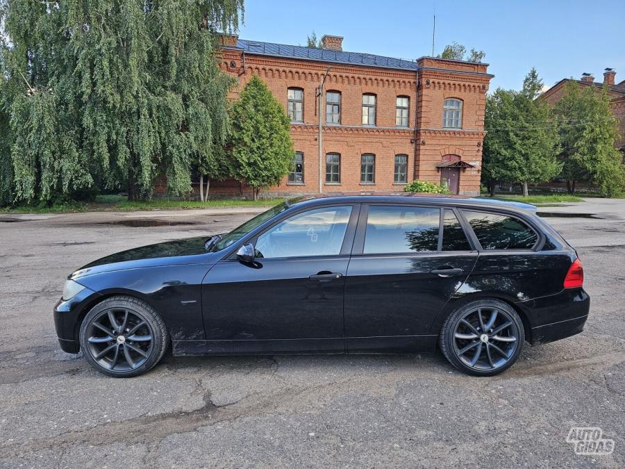 Black BMW 320 2006 in Kaunas, with an engine capacity of 2.00 L and mileage of 303 thousand km for 1499 €, photo 5 on AUTOMOTO.COM.LV