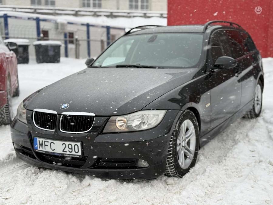 Melns BMW 320 2006 Viļņa, ar dzinēja tilpumu 2.00 L un nobraukumu 319 tūkst. km par 1950 €, foto 1 vietnē AUTOMOTO.COM.LV