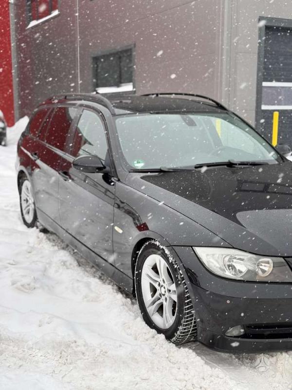 Black BMW 320 2006 in Vilnius, with an engine capacity of 2.00 L and mileage of 319 thousand km for 1950 €, photo 4 on AUTOMOTO.COM.LV