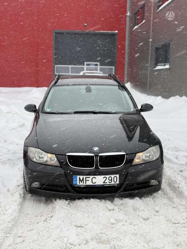 Black BMW 320 2006 in Vilnius, with an engine capacity of 2.00 L and mileage of 319 thousand km for 1950 €, photo 5 on AUTOMOTO.COM.LV