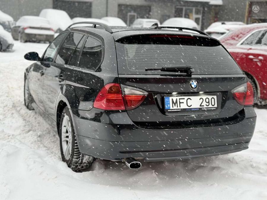 Melns BMW 320 2006 Viļņa, ar dzinēja tilpumu 2.00 L un nobraukumu 319 tūkst. km par 1950 €, foto 7 vietnē AUTOMOTO.COM.LV