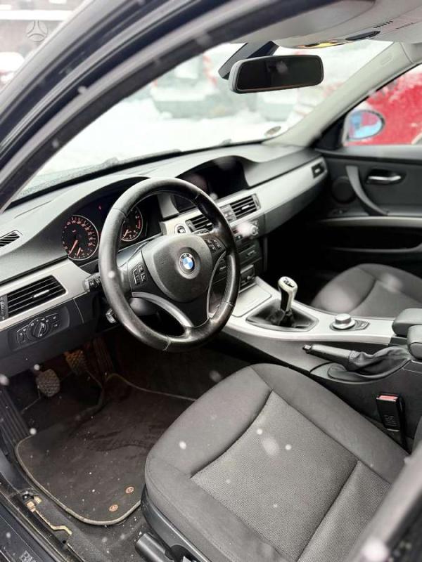 Black BMW 320 2006 in Vilnius, with an engine capacity of 2.00 L and mileage of 319 thousand km for 1950 €, photo 8 on AUTOMOTO.COM.LV