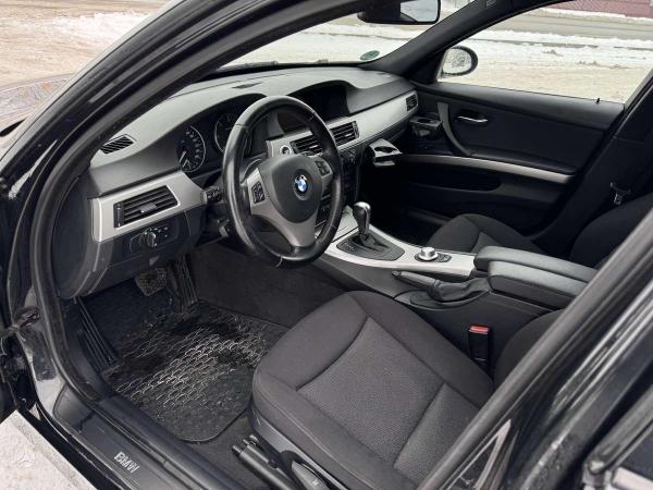 Melns BMW 320 2006 Marijampole, ar dzinēja tilpumu 2.00 L un nobraukumu 307 tūkst. km par 3750 €, foto 10 vietnē AUTOMOTO.COM.LV