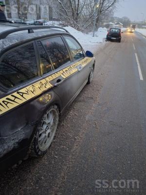 Black BMW 320 2006 in Riga, with an engine capacity of 2.00 L and mileage of 326 thousand km for 2350 €, photo 7 on AUTOMOTO.COM.LV