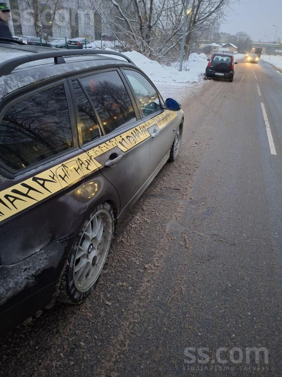 Black BMW 320 2006 in Riga, with an engine capacity of 2.00 L and mileage of 326 thousand km for 2350 €, photo 7 on AUTOMOTO.COM.LV