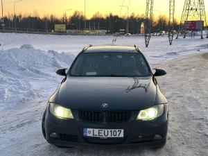 Black BMW 320 2006 in Siauliai, with an engine capacity of 2.00 L and mileage of 390 thousand km for 2750 €, photo 2 on AUTOMOTO.COM.LV