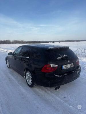 Black BMW 320 2006 in Ukmerge, with an engine capacity of 0.00 L and mileage of 321 thousand km for 1500 €, photo 6 on AUTOMOTO.COM.LV