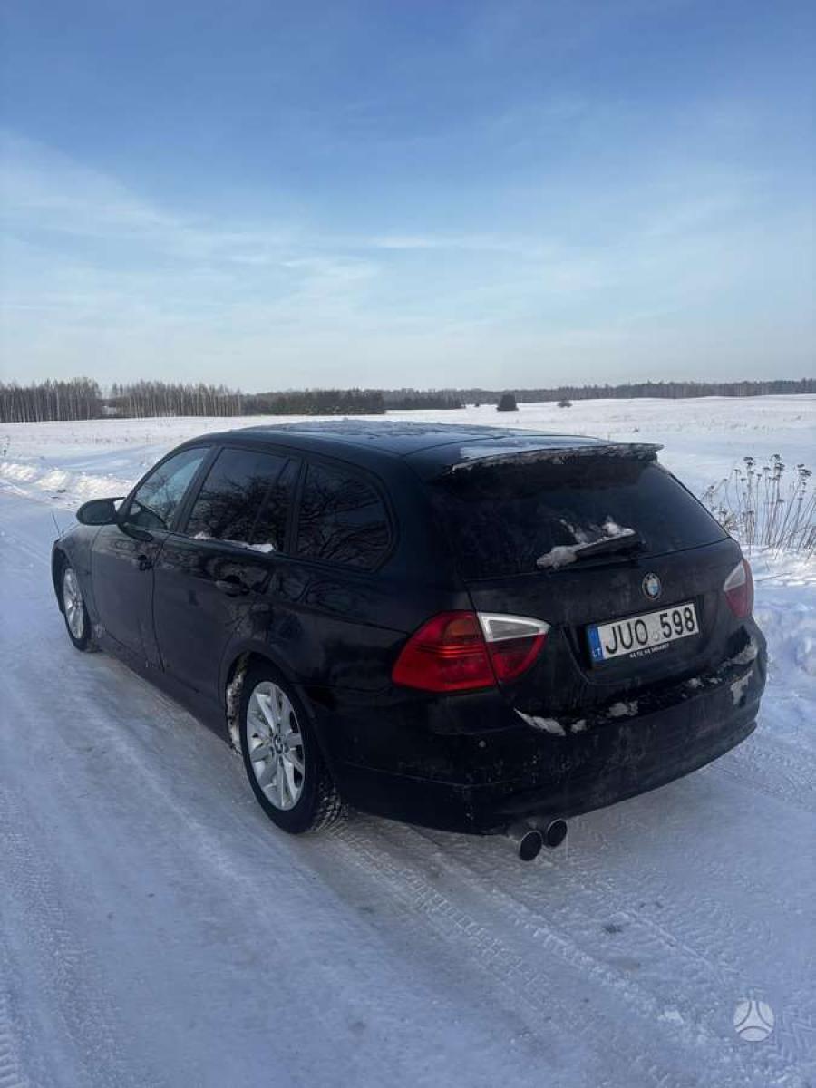 Black BMW 320 2006 in Ukmerge, with an engine capacity of 0.00 L and mileage of 321 thousand km for 1500 €, photo 6 on AUTOMOTO.COM.LV