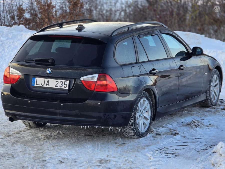 Black BMW 320 2006 in Radviliskis, with an engine capacity of 2.00 L and mileage of 400 thousand km for 2850 €, photo 1 on AUTOMOTO.COM.LV