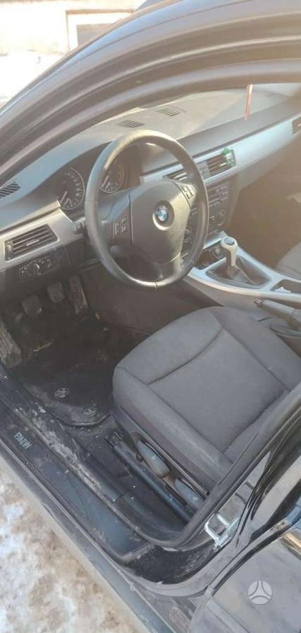 Melns BMW 320 2006 Utena, ar dzinēja tilpumu 2.00 L un nobraukumu 40 tūkst. km par 2400 €, foto 4 vietnē AUTOMOTO.COM.LV