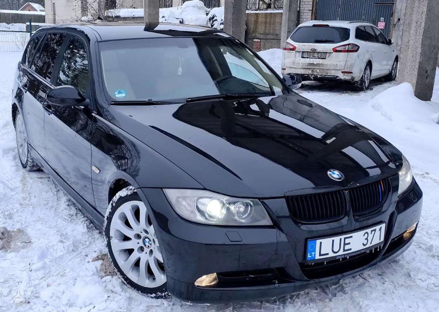 Melns BMW 320 2006 Šilutė, ar dzinēja tilpumu 2.00 L un nobraukumu 350 tūkst. km par 3699 €, foto 2 vietnē AUTOMOTO.COM.LV