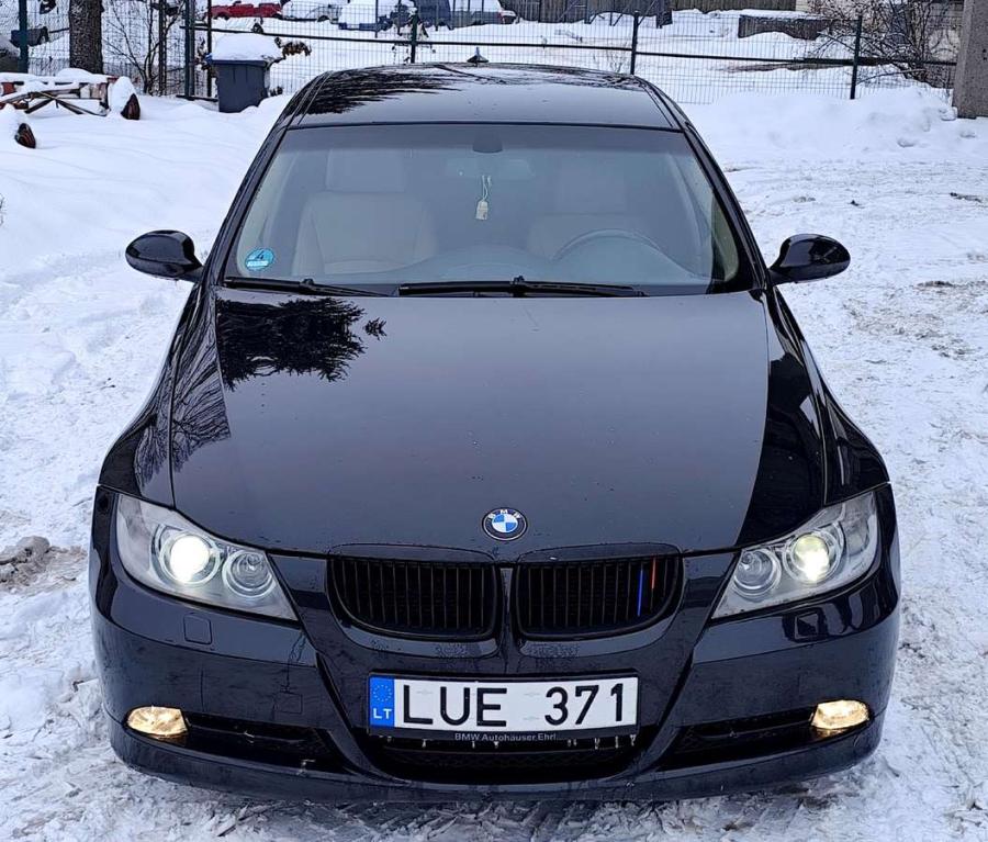 Melns BMW 320 2006 Šilutė, ar dzinēja tilpumu 2.00 L un nobraukumu 350 tūkst. km par 3699 €, foto 5 vietnē AUTOMOTO.COM.LV