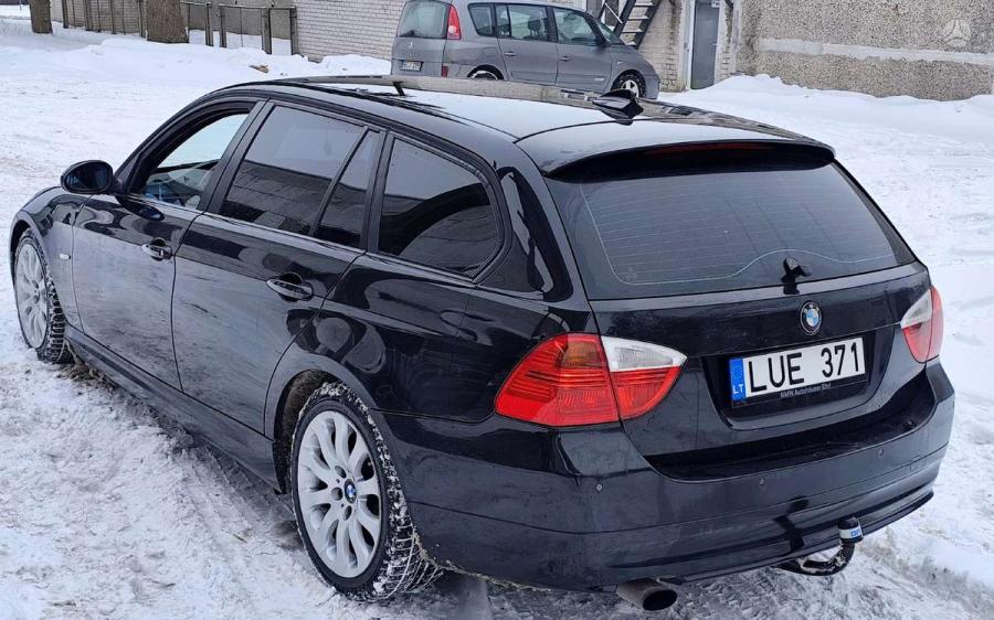 Melns BMW 320 2006 Šilutė, ar dzinēja tilpumu 2.00 L un nobraukumu 350 tūkst. km par 3699 €, foto 8 vietnē AUTOMOTO.COM.LV