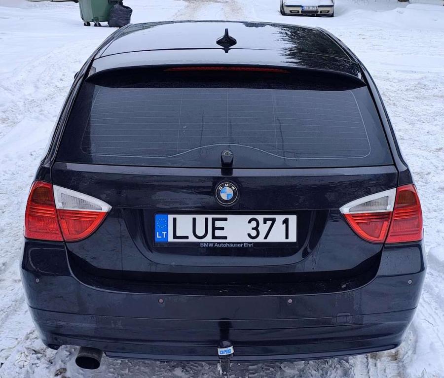 Melns BMW 320 2006 Šilutė, ar dzinēja tilpumu 2.00 L un nobraukumu 350 tūkst. km par 3699 €, foto 12 vietnē AUTOMOTO.COM.LV