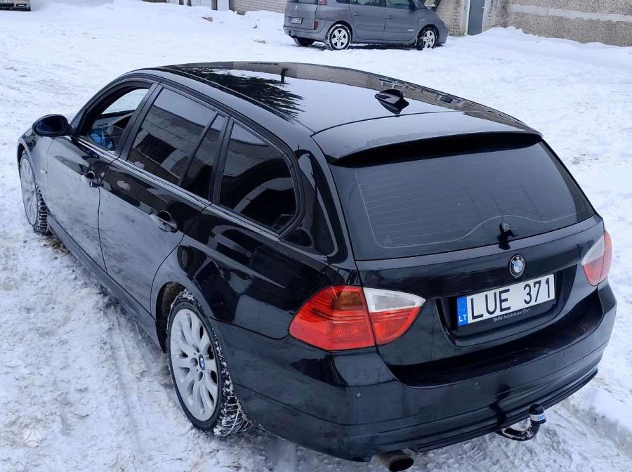 Melns BMW 320 2006 Šilutė, ar dzinēja tilpumu 2.00 L un nobraukumu 350 tūkst. km par 3699 €, foto 13 vietnē AUTOMOTO.COM.LV