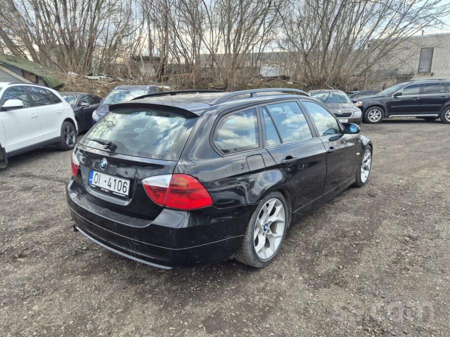 Black BMW 320 2006 in Riga, with an engine capacity of 2.00 L and mileage of 267 thousand km for 2690 €, photo 6 on AUTOMOTO.COM.LV