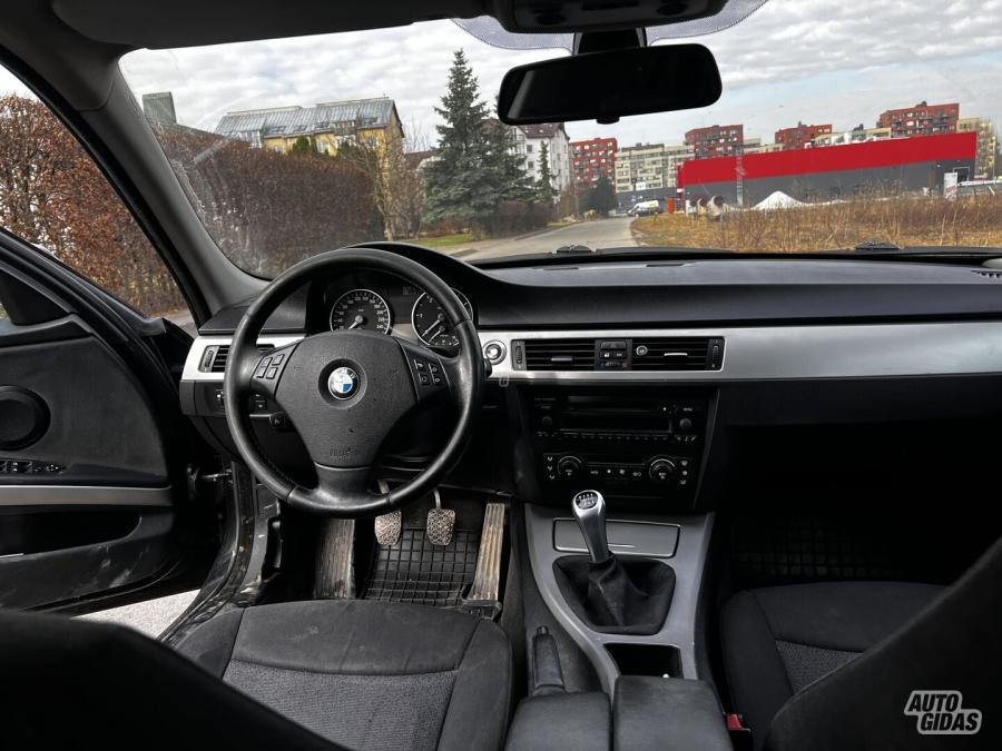 Black BMW 320 2006 in Vilnius, with an engine capacity of 2.00 L and mileage of 442 thousand km for 2200 €, photo 12 on AUTOMOTO.COM.LV