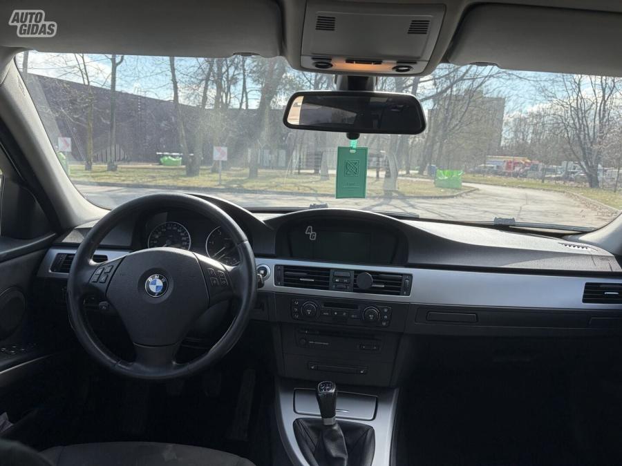 Melns BMW 320 2006 Kauņa, ar dzinēja tilpumu 2.00 L un nobraukumu 283 tūkst. km par 2700 €, foto 14 vietnē AUTOMOTO.COM.LV