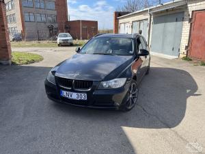 Melns BMW 320 2006 Panevēža, ar dzinēja tilpumu 2.00 L un nobraukumu 350 tūkst. km par 2200 €, foto  vietnē AUTOMOTO.COM.LV