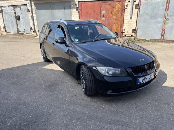 Black BMW 320 2006 in Panevezys, with an engine capacity of 2.00 L and mileage of 350 thousand km for 2200 €, photo 2 on AUTOMOTO.COM.LV