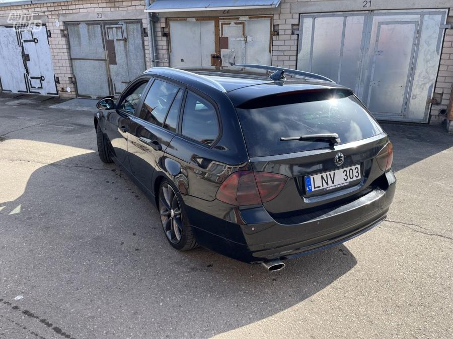 Black BMW 320 2006 in Panevezys, with an engine capacity of 2.00 L and mileage of 350 thousand km for 2200 €, photo 5 on AUTOMOTO.COM.LV