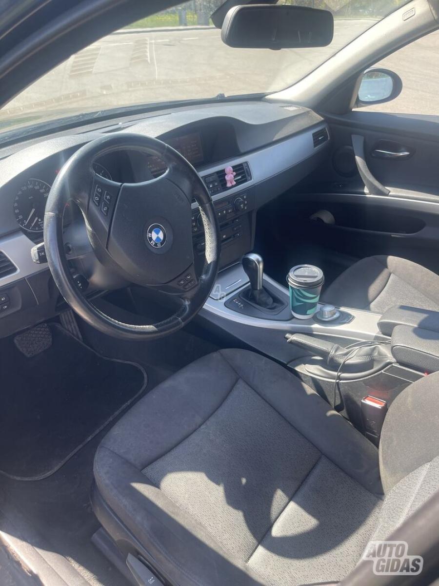Melns BMW 320 2006 Panevēža, ar dzinēja tilpumu 2.00 L un nobraukumu 229 tūkst. km par 3000 €, foto 10 vietnē AUTOMOTO.COM.LV