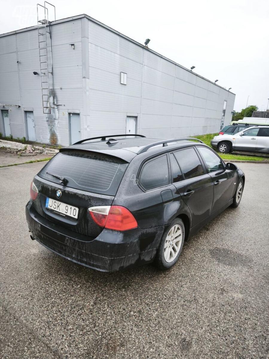 Melns BMW 320 2006 Kauņa, ar dzinēja tilpumu 2.00 L un nobraukumu 246 tūkst. km par 1600 €, foto 4 vietnē AUTOMOTO.COM.LV