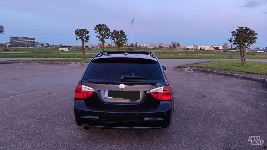 Melns BMW 320 2006 Kauņa, ar dzinēja tilpumu 2.00 L un nobraukumu 409 tūkst. km par 3100 €, foto 6 vietnē AUTOMOTO.COM.LV