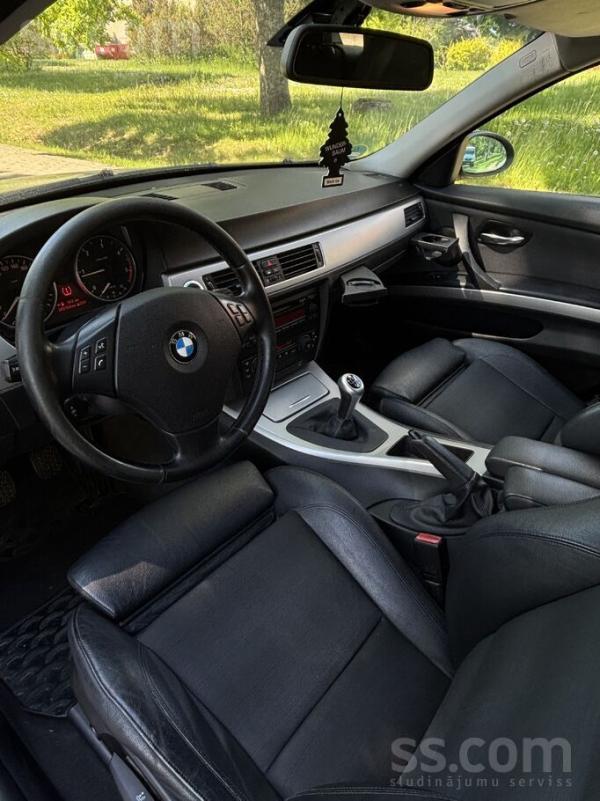 Black BMW 320 2006 in Riga, with an engine capacity of 2.00 L and mileage of 239 thousand km for 2700 €, photo 5 on AUTOMOTO.COM.LV