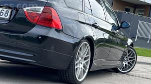 Melns BMW 320 2006 Rīga, ar dzinēja tilpumu 2.00 L un nobraukumu 300 tūkst. km par 4990 €, foto 14 vietnē AUTOMOTO.COM.LV