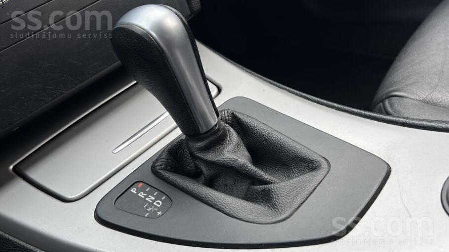 Melns BMW 320 2006 Rīga, ar dzinēja tilpumu 2.00 L un nobraukumu 300 tūkst. km par 4990 €, foto 28 vietnē AUTOMOTO.COM.LV