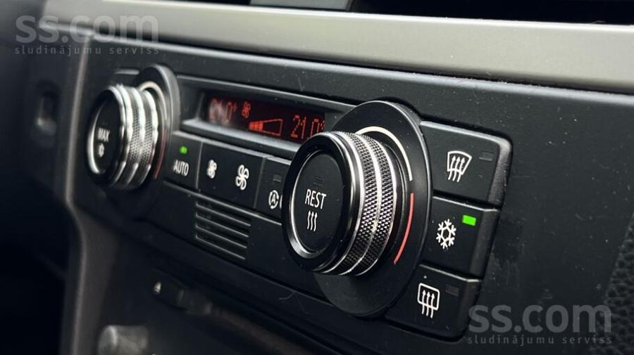 Melns BMW 320 2006 Rīga, ar dzinēja tilpumu 2.00 L un nobraukumu 300 tūkst. km par 4990 €, foto 29 vietnē AUTOMOTO.COM.LV