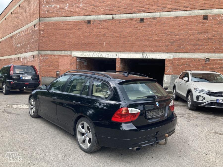 Black BMW 320 2006 in Vilnius, with an engine capacity of 2.00 L and mileage of 395 thousand km for 1895 €, photo 4 on AUTOMOTO.COM.LV