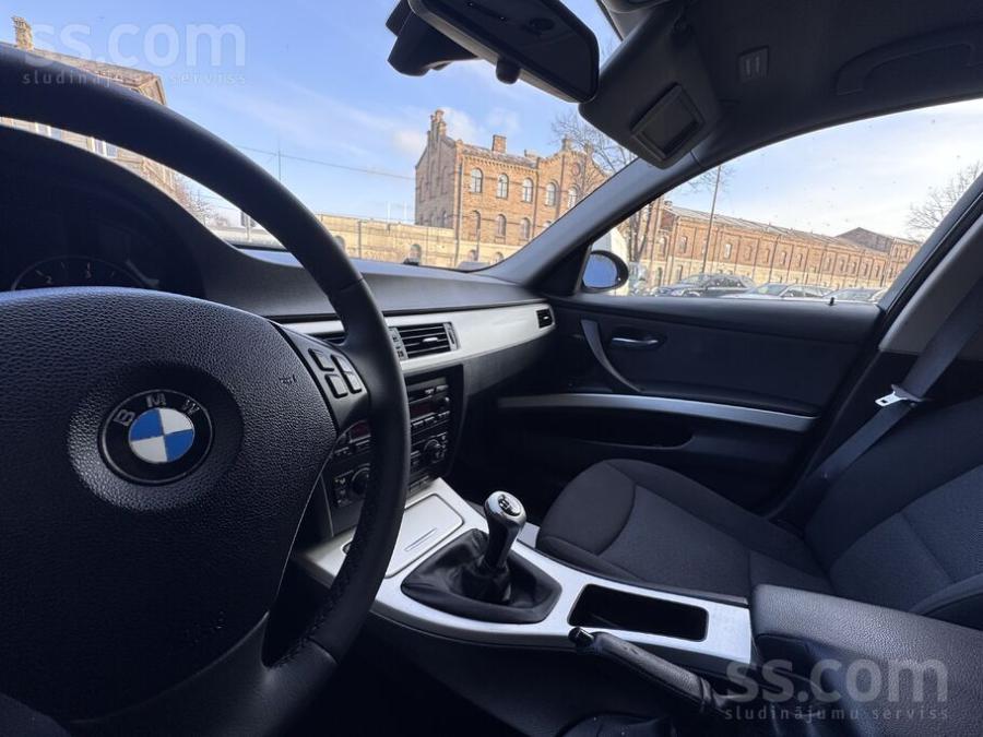 Black BMW 320 2006 in Riga, with an engine capacity of 2.00 L and mileage of 349 thousand km for 2850 €, photo 8 on AUTOMOTO.COM.LV