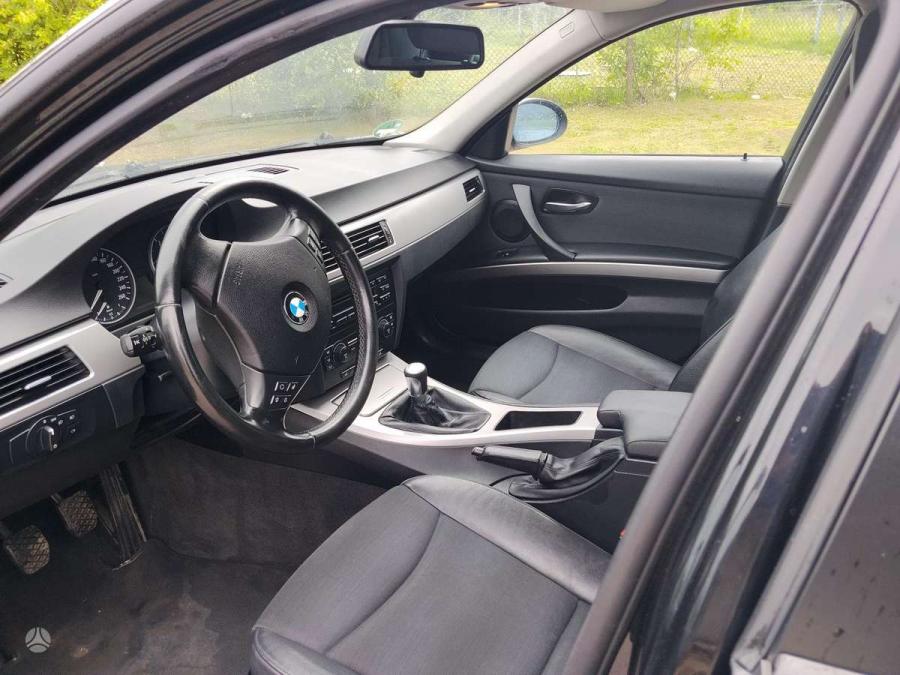 Melns BMW 320 2006 Kėdainiai, ar dzinēja tilpumu 2.00 L un nobraukumu 390 tūkst. km par 2600 €, foto 14 vietnē AUTOMOTO.COM.LV
