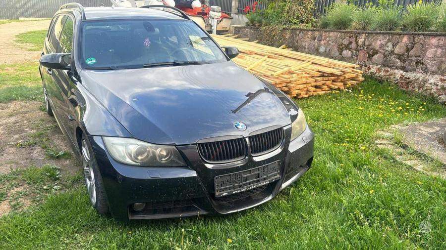 Black BMW 320 2006 in Prienai, with an engine capacity of 2.00 L and mileage of 331 thousand km for 2630 €, photo 1 on AUTOMOTO.COM.LV