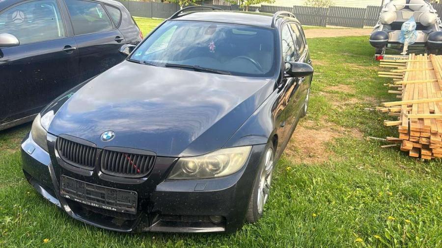 Black BMW 320 2006 in Prienai, with an engine capacity of 2.00 L and mileage of 331 thousand km for 2630 €, photo 3 on AUTOMOTO.COM.LV