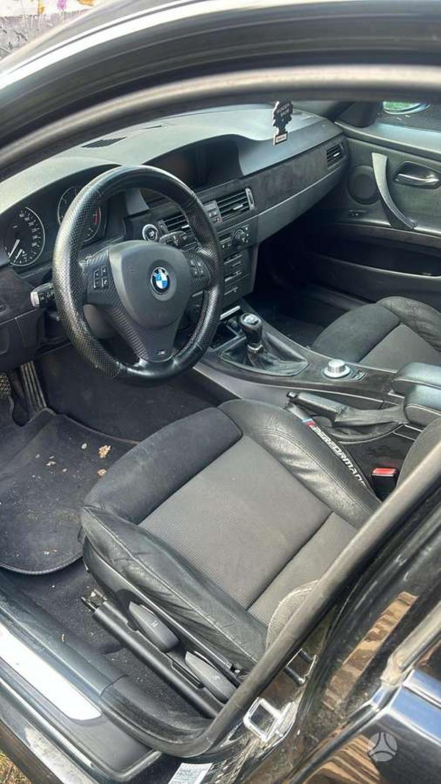 Black BMW 320 2006 in Prienai, with an engine capacity of 2.00 L and mileage of 331 thousand km for 2630 €, photo 6 on AUTOMOTO.COM.LV