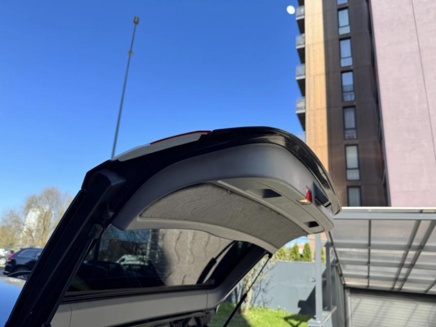 Black BMW 320 2006 in Riga, with an engine capacity of 2.00 L and mileage of 425 thousand km for 3390 €, photo 13 on AUTOMOTO.COM.LV