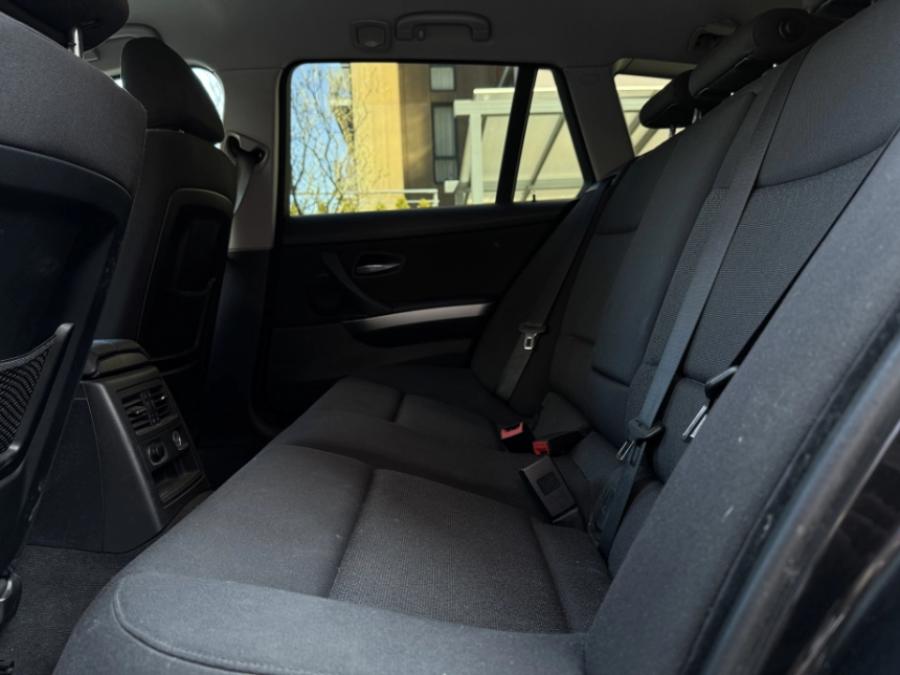 Black BMW 320 2006 in Riga, with an engine capacity of 2.00 L and mileage of 425 thousand km for 3390 €, photo 16 on AUTOMOTO.COM.LV