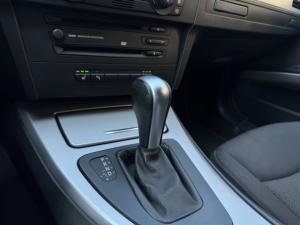Black BMW 320 2006 in Riga, with an engine capacity of 2.00 L and mileage of 425 thousand km for 3390 €, photo 25 on AUTOMOTO.COM.LV
