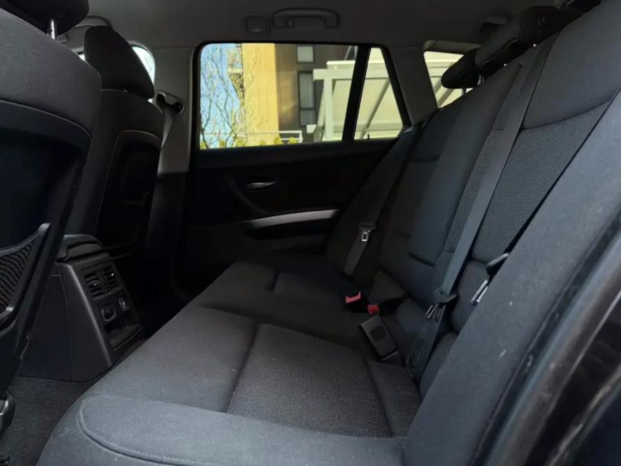 Black BMW 320 2006 in Riga, with an engine capacity of 2.00 L and mileage of 425 thousand km for 3390 €, photo 16 on AUTOMOTO.COM.LV
