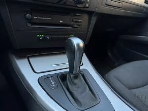 Black BMW 320 2006 in Riga, with an engine capacity of 2.00 L and mileage of 425 thousand km for 3390 €, photo 25 on AUTOMOTO.COM.LV