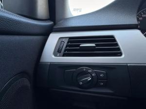 Black BMW 320 2006 in Riga, with an engine capacity of 2.00 L and mileage of 425 thousand km for 3390 €, photo 31 on AUTOMOTO.COM.LV