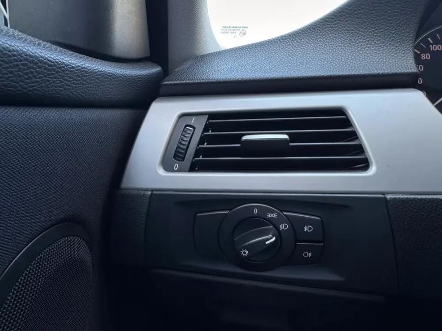 Black BMW 320 2006 in Riga, with an engine capacity of 2.00 L and mileage of 425 thousand km for 3390 €, photo 31 on AUTOMOTO.COM.LV