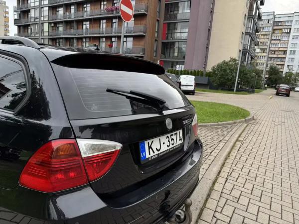 Black BMW 320 2006 in Riga, with an engine capacity of 2.00 L and mileage of 358 thousand km for 3790 €, photo 7 on AUTOMOTO.COM.LV