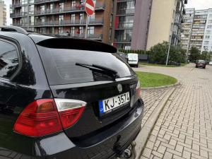 Black BMW 320 2006 in Riga, with an engine capacity of 2.00 L and mileage of 358 thousand km for 3790 €, photo 8 on AUTOMOTO.COM.LV