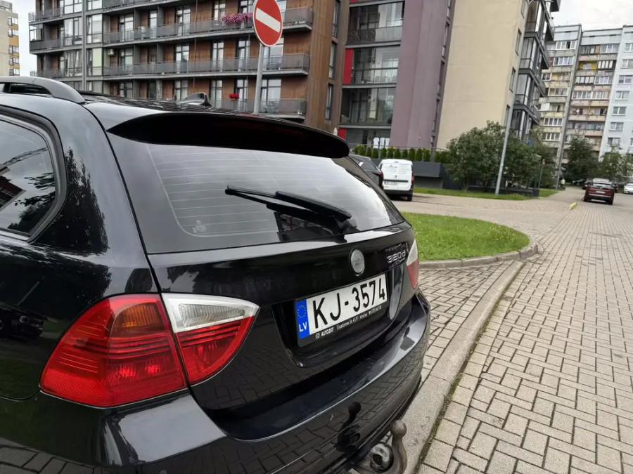 Black BMW 320 2006 in Riga, with an engine capacity of 2.00 L and mileage of 358 thousand km for 3790 €, photo 8 on AUTOMOTO.COM.LV